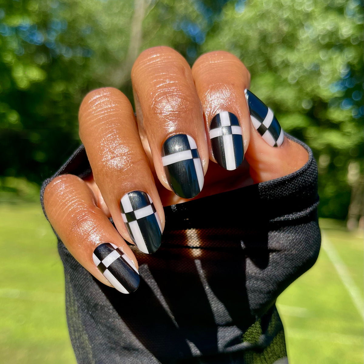 Geometric Plaid | Medium | Oval - Tab Press-On – Olive and June